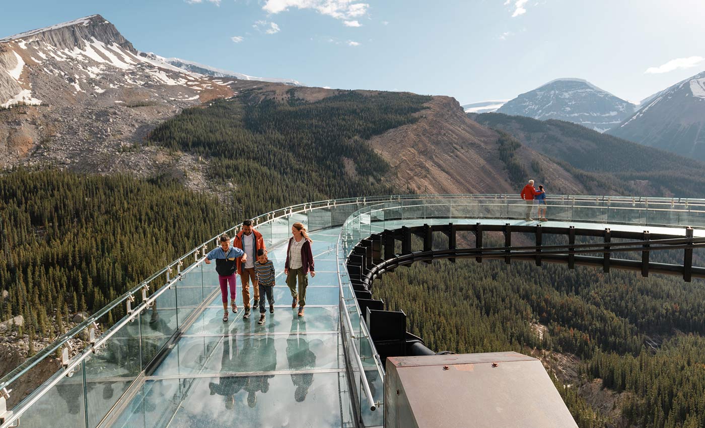 Columbia Icefield Skywalk: Cliff-edge Glass Walkway in Jasper National Park