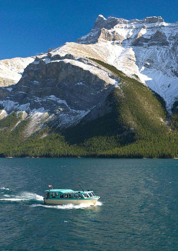Lake Minnewanka Cruise: Banff National Park Sightseeing by Boat