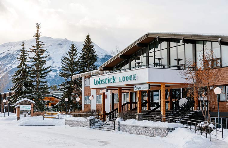 Lobstick Lodge Official Page - Hotel in Jasper, AB: pool, suites