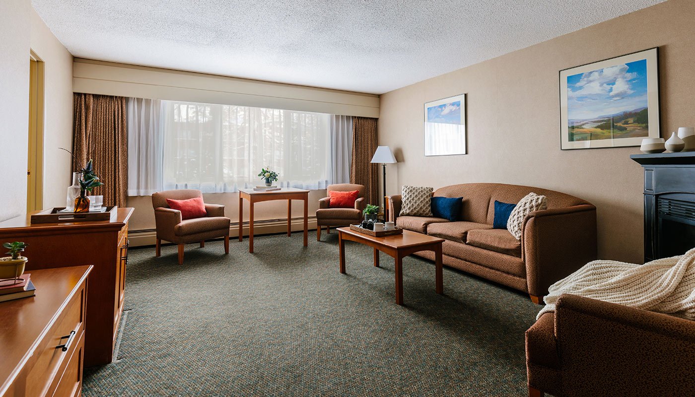 Lobstick Lodge Official Page - Hotel in Jasper, AB: pool, suites