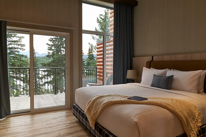 Rooms & Rates at Pyramid Lake Lodge | Jasper, AB