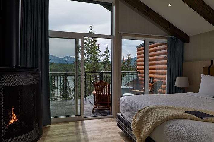 Rooms & Rates at Pyramid Lake Lodge | Jasper, AB